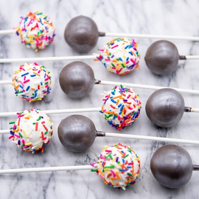 Classic Cake Pops (12) | SnackMagic | Build your own 100% Custom Snack ...